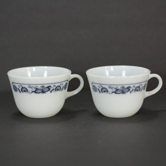 Pyrex | Kitchen | Vintage Pyrex Corning Coffee Mugs Cups Milk Glass Old ...